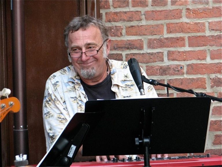 Chris Ussery – Unitarian Universalist Community Church